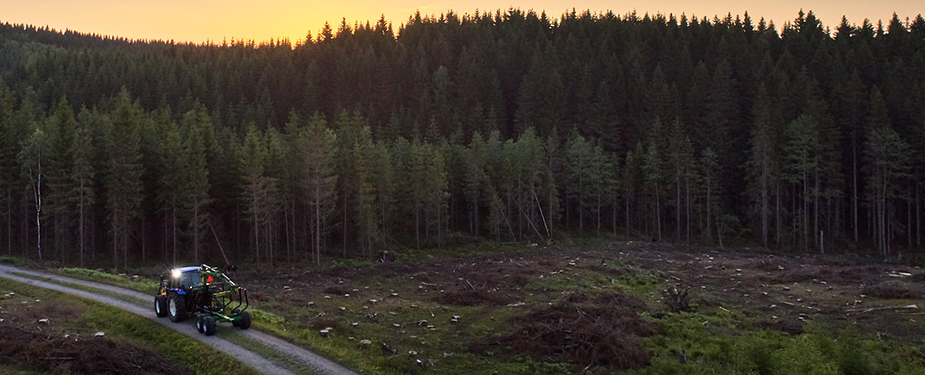 Redskaper og maskiner for skogs- og vedhåndtering